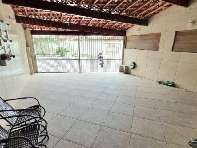 Casa espetacular à uma quadra da praia com dois quartos sendo uma suíte
