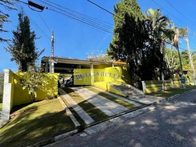 Casa espetacular à venda. Piscina. Churrasqueira. 3 suítes. 3 salas. 1125m de área. Condomínio fecha