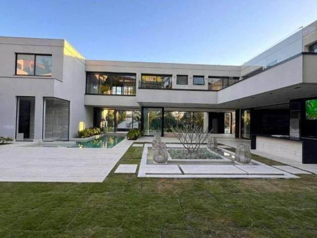 Casa espetacular Alphaville 1