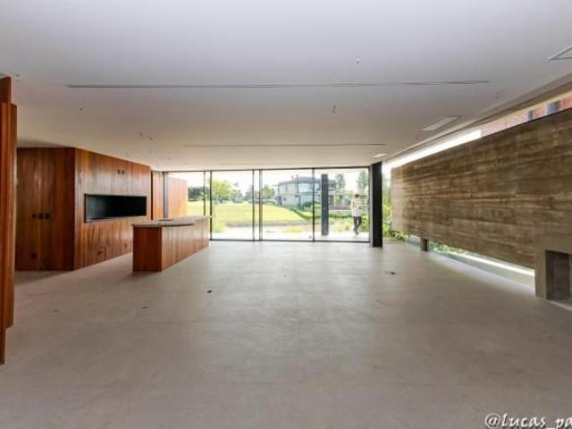 CASA ESPETACULAR BEIRA LAGO NO PONTA DA FIGUEIRA MARINA