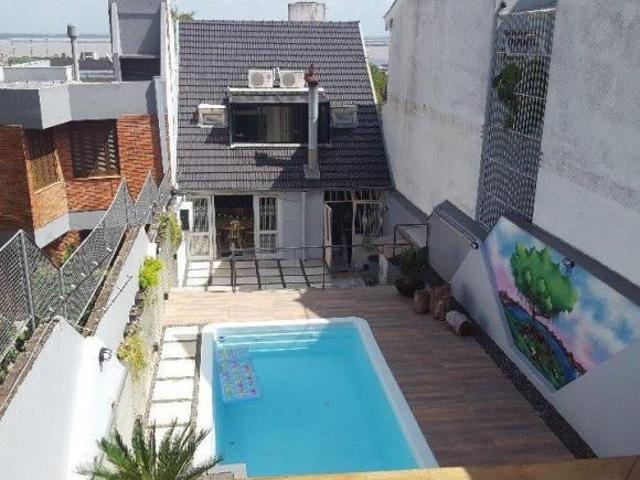 CASA ESPETACULAR, COM 5 DORMITÓRIOS, LAREIRA, PISCINA, NO MENINO DEUS