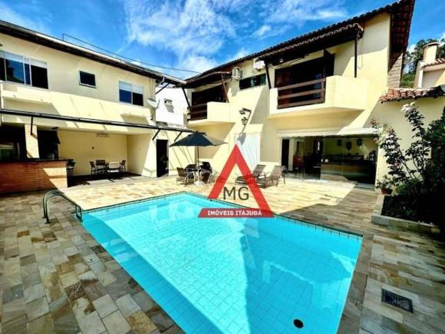 CASA ESPETACULAR com 6 quartos, sendo 2 suítes, área gourmet com piscina, no coração da cidade na ru
