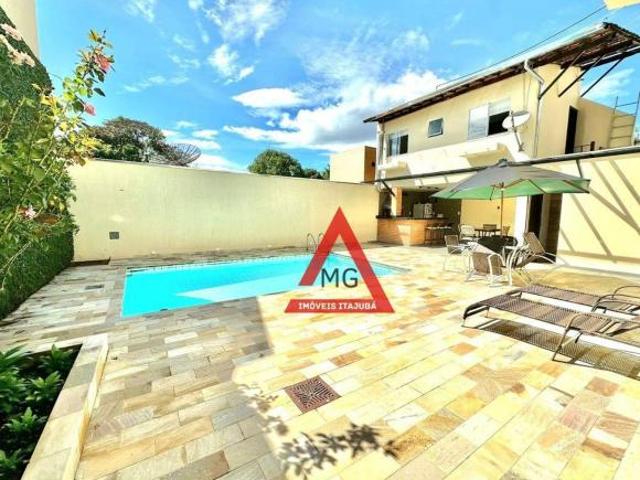 CASA ESPETACULAR com 6 quartos, sendo 2 suítes, área gourmet com piscina, no coração da cidade na ru