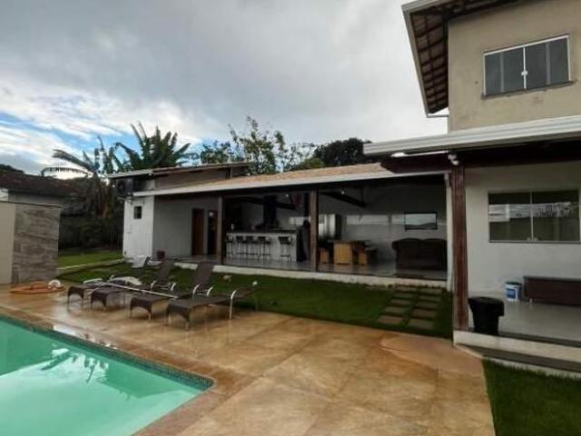 Casa Espetacular com 2 Pavimentos e Área Gourmet Completa com Piscina!