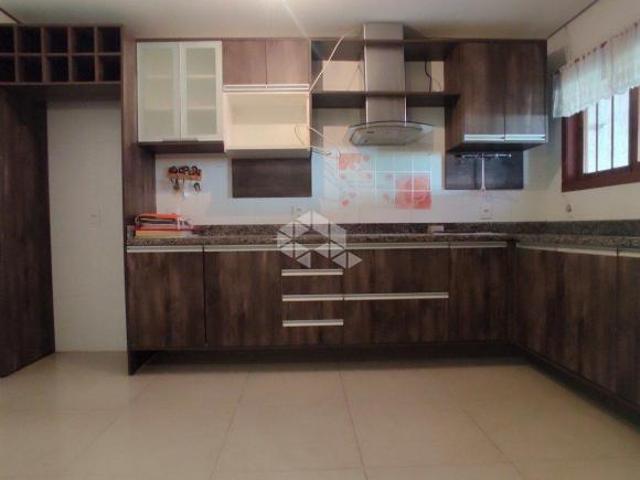 Casa espetacular com três dormitórios no bairro Ipanema!