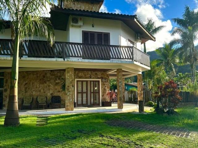 Casa espetacular em condomínio fechado Ubatuba country