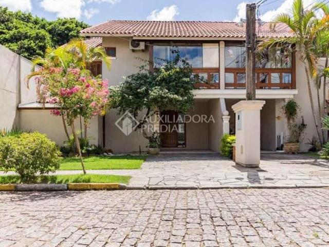 CASA ESPETACULAR EM CONDOMÍNIO FECHADO!