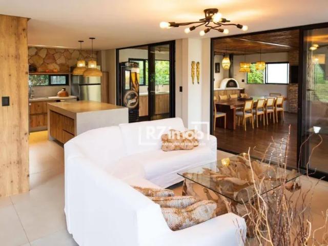 Casa Praia do Forte 7/4 suítes Terreno de 450m² Reserva Sapiranga decorada fino acabamento
