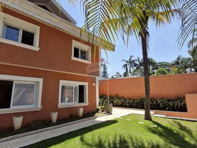 Casa espetacular toda reformada à venda no Jardim Prudência próxima à Chácara Flora!