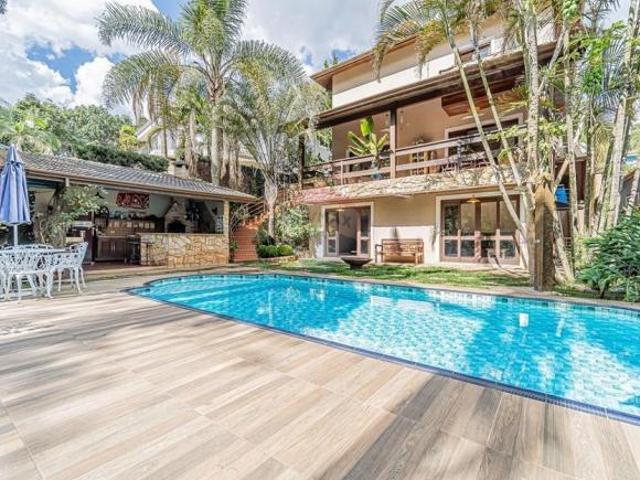 Casa Espetacular 4 quartos, lazer completo e vista para área de preservação!