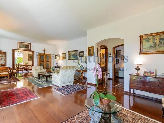 Casa estilo toscano com amplo jardim