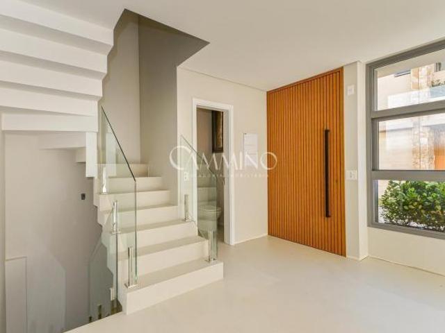 Casa estilo Townhouse com 220 m², 3 quartos sendo 1 suítes à venda no bairro CASCATINHA