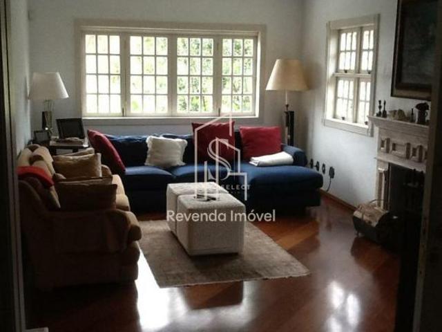 Casa Estilo Americano à venda no Jardim Guedala 850m² a.t 4 quartos 7 banheiros