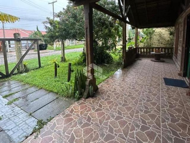 Casa Estilo Cabana em Madeira Nobre 4 Dormitórios e Terreno Amplo Térrea
