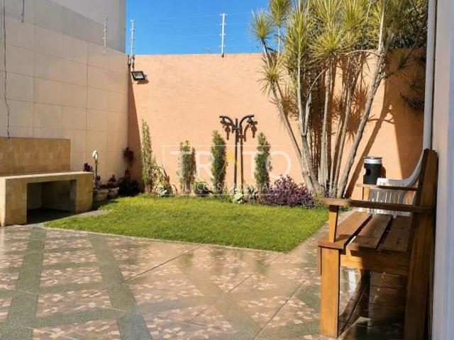 Casa estilo chácara à venda no Jardim Nova Europa