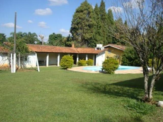 Casa estilo chácara dentro da cidade