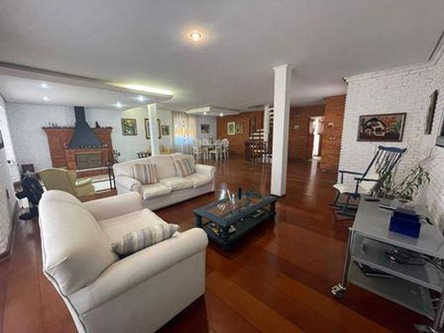 Casa estilo chalé 2 dormitórios Águas de São Pedro