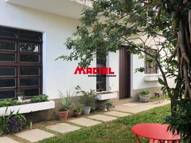 CASA ESTILO CHALÉ VILA EMA