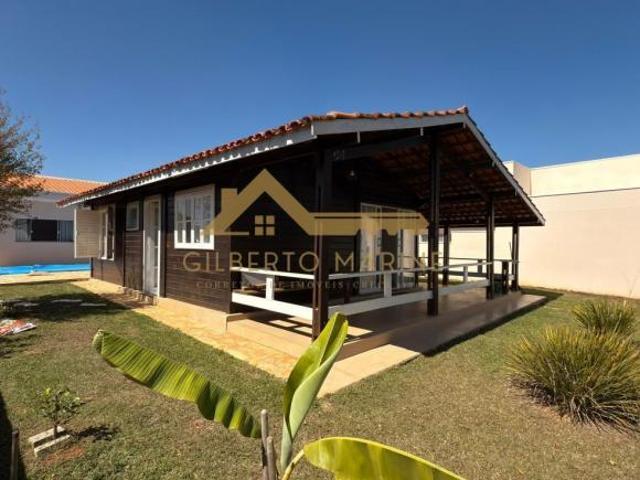 Casa estilo chalé com piscina Ninho Verde I Porangaba SP