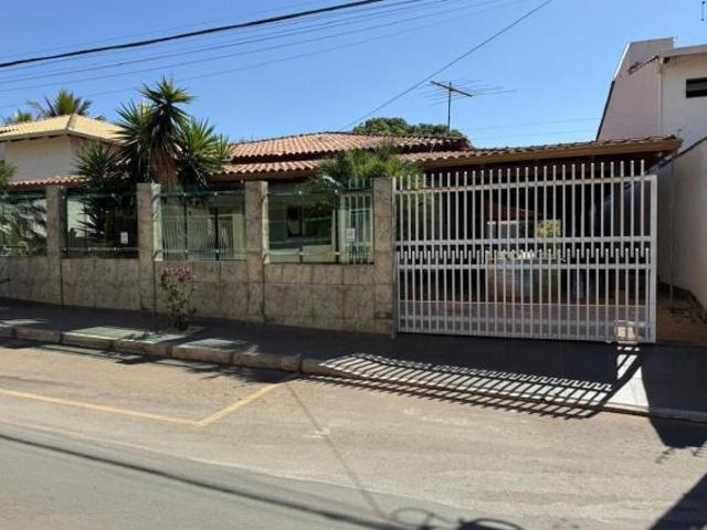 CASA ESTILO COLONIAL COM 3 SUÍTES LAZER COMPLETO LOTE 800M²
