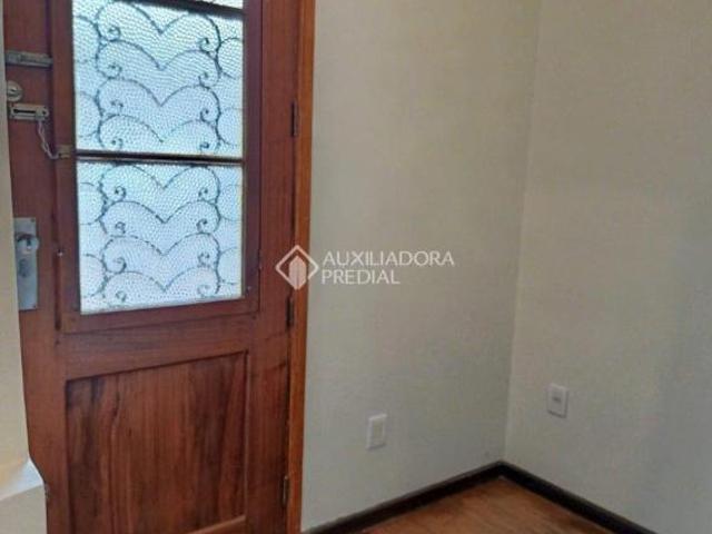 CASA ESTILO COLONIAL DE 3 DORMITÓRIOS REFORMADA NO MENINO DEUS