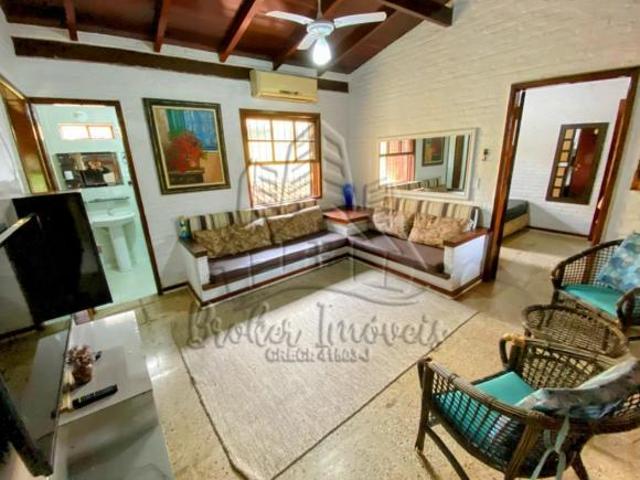 Casa Estilo Colonial Frente ao Mar na Praia das Palmeiras
