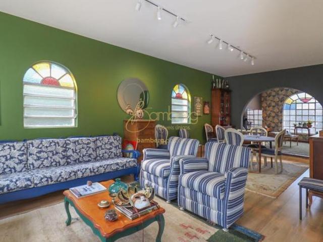 Casa Estilo Colonial Mexicano no Jardim Leonor com 4 Quartos!