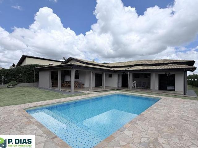 Casa Estilo Colonial Moderno em Pinhalzinho – Chácara Completa com Vista do Pôr do Sol