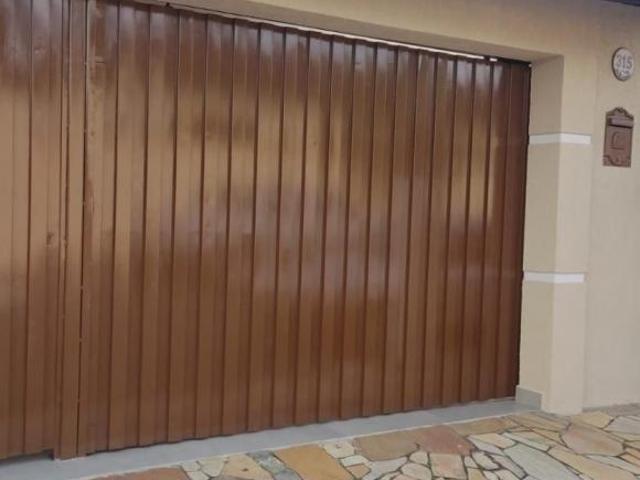Casa Estilo Clássico com 3 Quartos, Piscina, Área Gourmet, 4 Vagas e Excelente Localização Próxima a