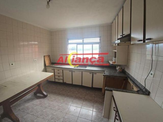 Casa estilo edícula com excelente espaço externo