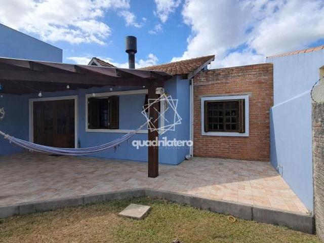 Casa estilo europeu com amplo pátio no Recanto de Portugal!
