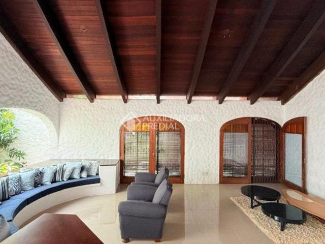 Casa estilo mediterrâneo na Vila Conceição, Zona Sul Porto Alegre
