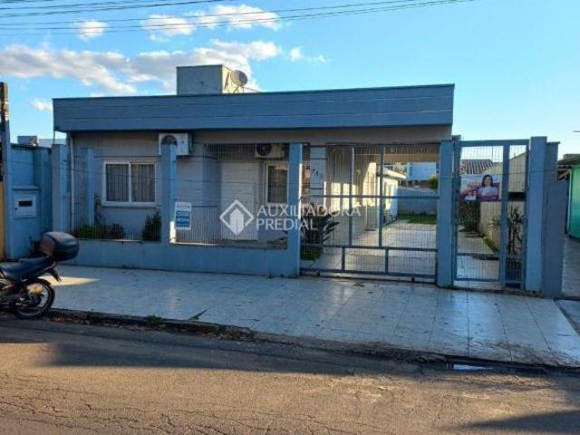 Casa estilo moderno com 2 quartos, 2 banheiros, 2 vagas cobertas