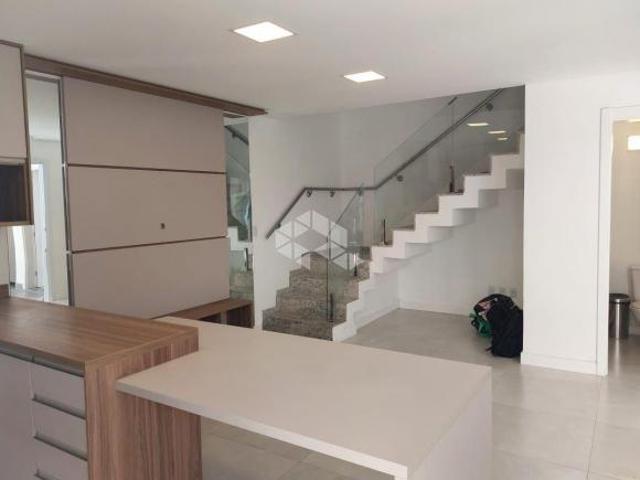 Casa estilo sobrado no condomínio Sunset, bairro Niterói Canoas
