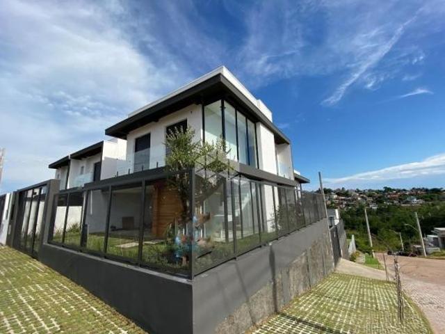Casa estilo Sobrado no Residencial Sun House: 3 dormitórios, suíte e muito mais em Campo Bom!
