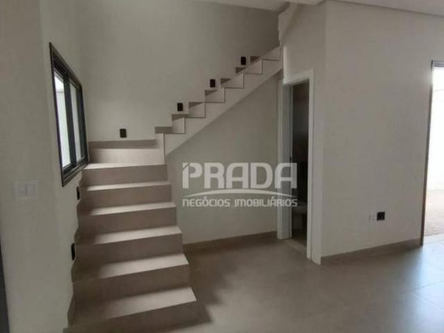 Casa estilo Sobrado à venda com 2 suítes Vida Nova Uberlândia/MG