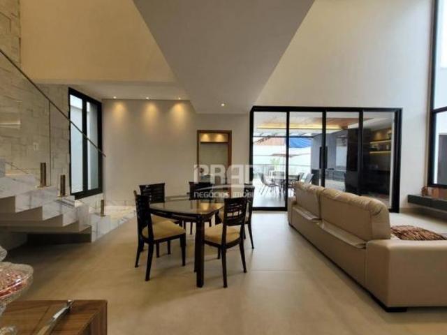 Casa estilo Sobrado à venda com 3 suítes Varanda Sul Uberlândia/MG