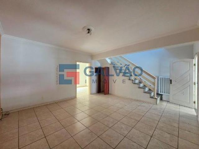 Casa estilo sobrado à venda no Bairro Medeiros/Jardim Carolina em Jundiaí SP