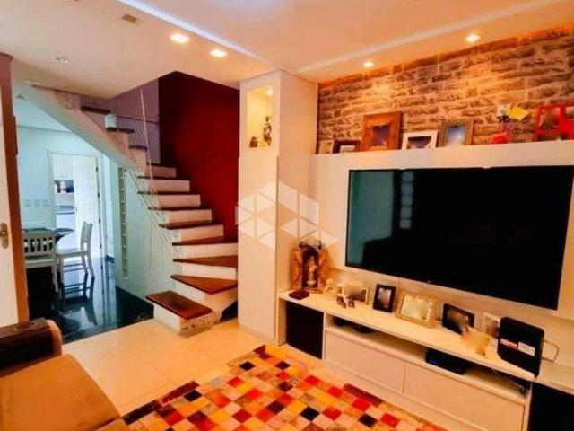 Casa estilo sobrado a venda no Imperial Park com 140 m² de área total, 3 dormitórios, sendo 1 suíte