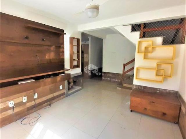 CASA ESTILO SOBRADO COM 4 DORMITÓRIOS SENDO 2 SUÍTES