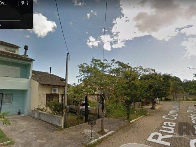 Casa, estilo sobrado, com 03 dormitórios 01suíte e 02 vagas, no bairro Hípica