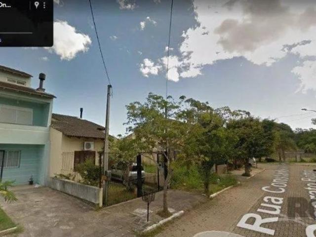 Casa, estilo sobrado, com 03 dormitórios 01suíte e 02 vagas, no bairro Hípica