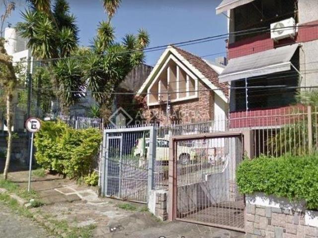 Casa estilo sobrado com 157 m² de área construída, 3 dormitórios e 3 vagas no bairro Rio Branco