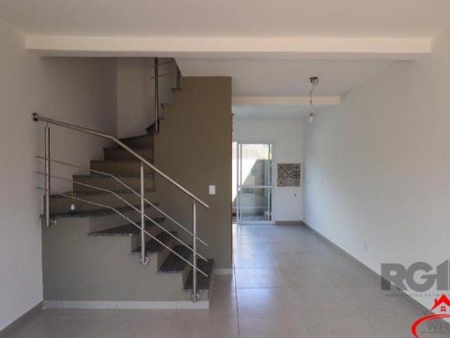 CASA ESTILO SOBRADO COM 2 QUARTOS E PÁTIO, À VENDA NO BAIRRO VILA NOVA, EM PORTO