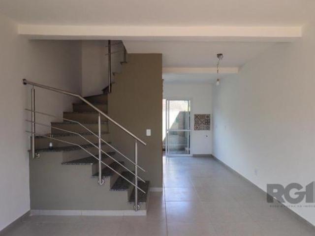 CASA ESTILO SOBRADO COM 2 QUARTOS E PÁTIO, À VENDA NO BAIRRO VILA NOVA, EM PORTO ALEGRE/RS