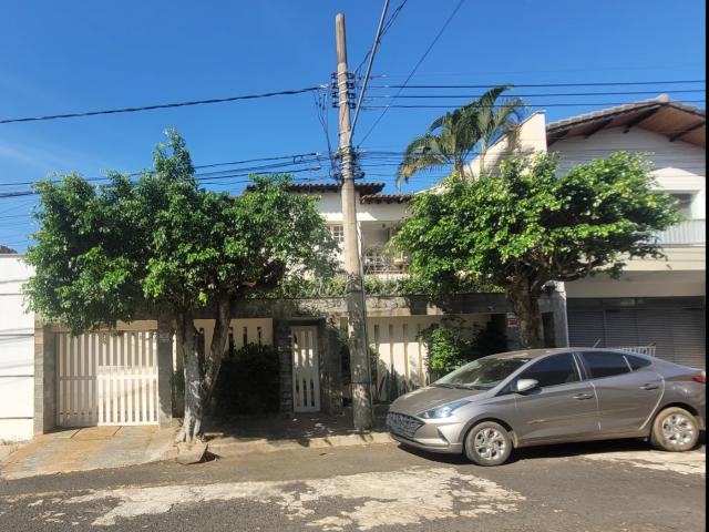 Casa estilo sobrado para locação no bairro Centro