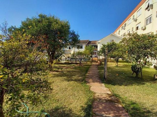 casa estilo sobrado, 427n² e 5 dormitórios, sendo duas suítes, sacad, piscina,vaga fechada e pátio