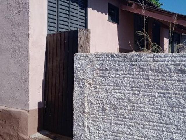 Casa fundos para alugar com 1 quarto no CENTRO, Roberto Imobiliária Casa Verde Catanduva
