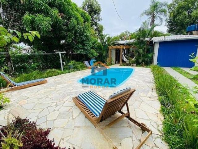 Casa faixa mar com piscina em Pontal do Sul