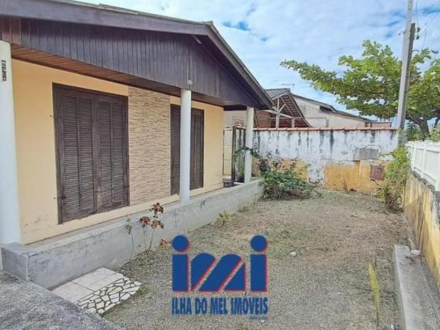 Casa faixa mar com terreno em Praia de Leste